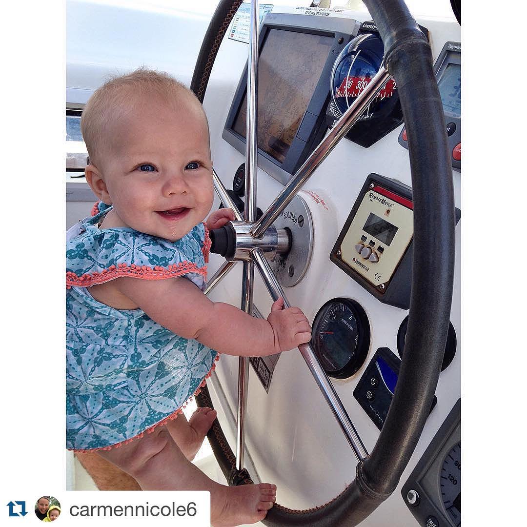 baby-driving-boat - Whitsunday Escape™