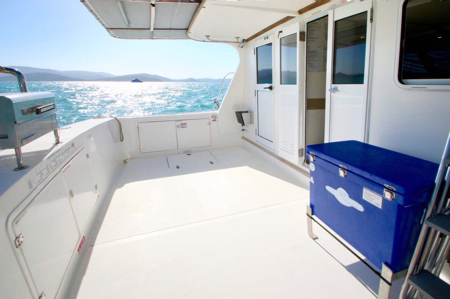 Scimitar 1010 cockpit from starboard side - Whitsunday Escape